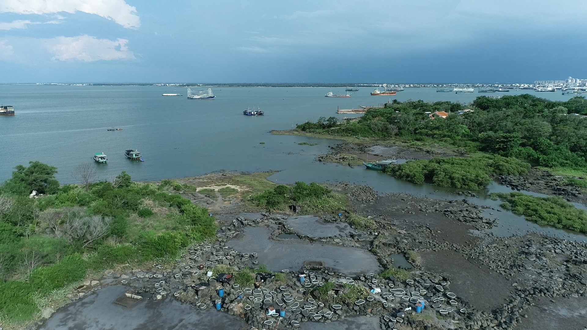 Tisíc let staré solné pole v Danzhou v jihočínské ostrovní provincii ...