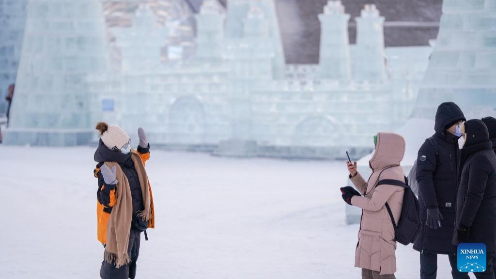 Harbina Glaci-Neĝa Mondo komencas provludon