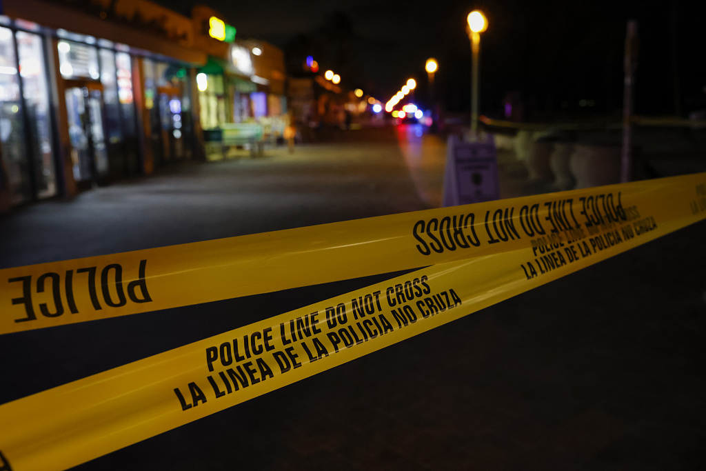 Най малко 11 души са загинали при инциденти с огнестрелни оръжия в САЩ през изминалите три