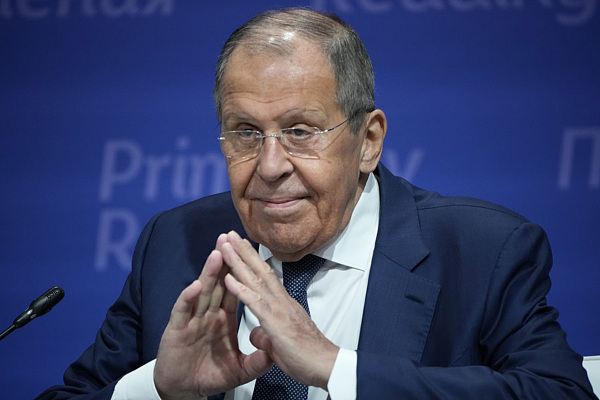 Lavrov: Ne viccelődjenek Oroszország vörös vonalával