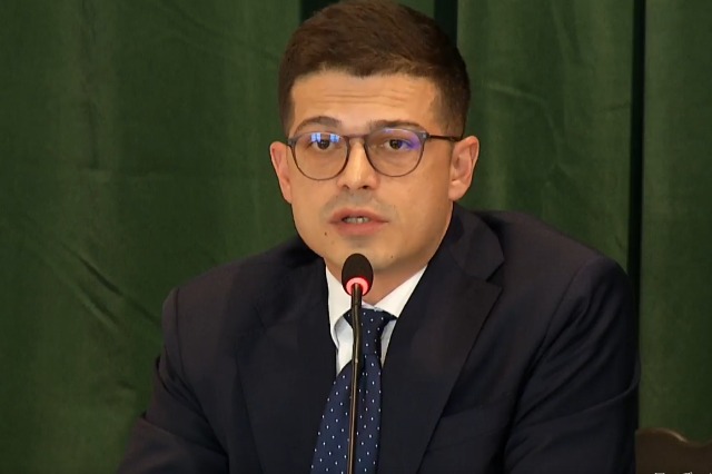 Ministri Vengu: Mbi 1 mijë zjarre këtë verë