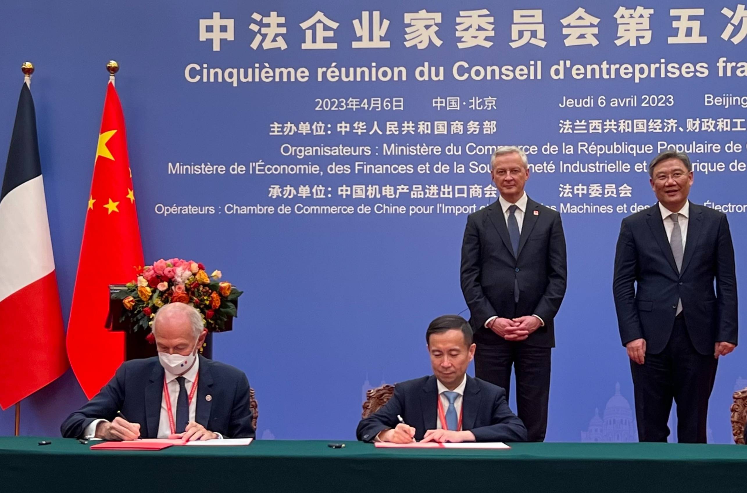 Хятад Францын 36 компани хамтын ажиллагааны 18 гэрээ байгууллаа