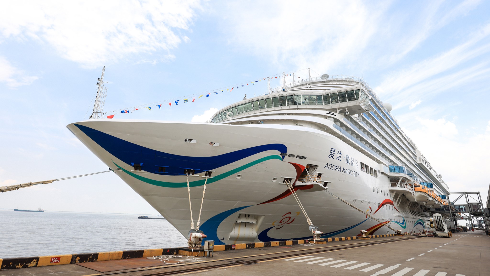 La prima grande nave cinese da crociera ha completato 37 viaggi